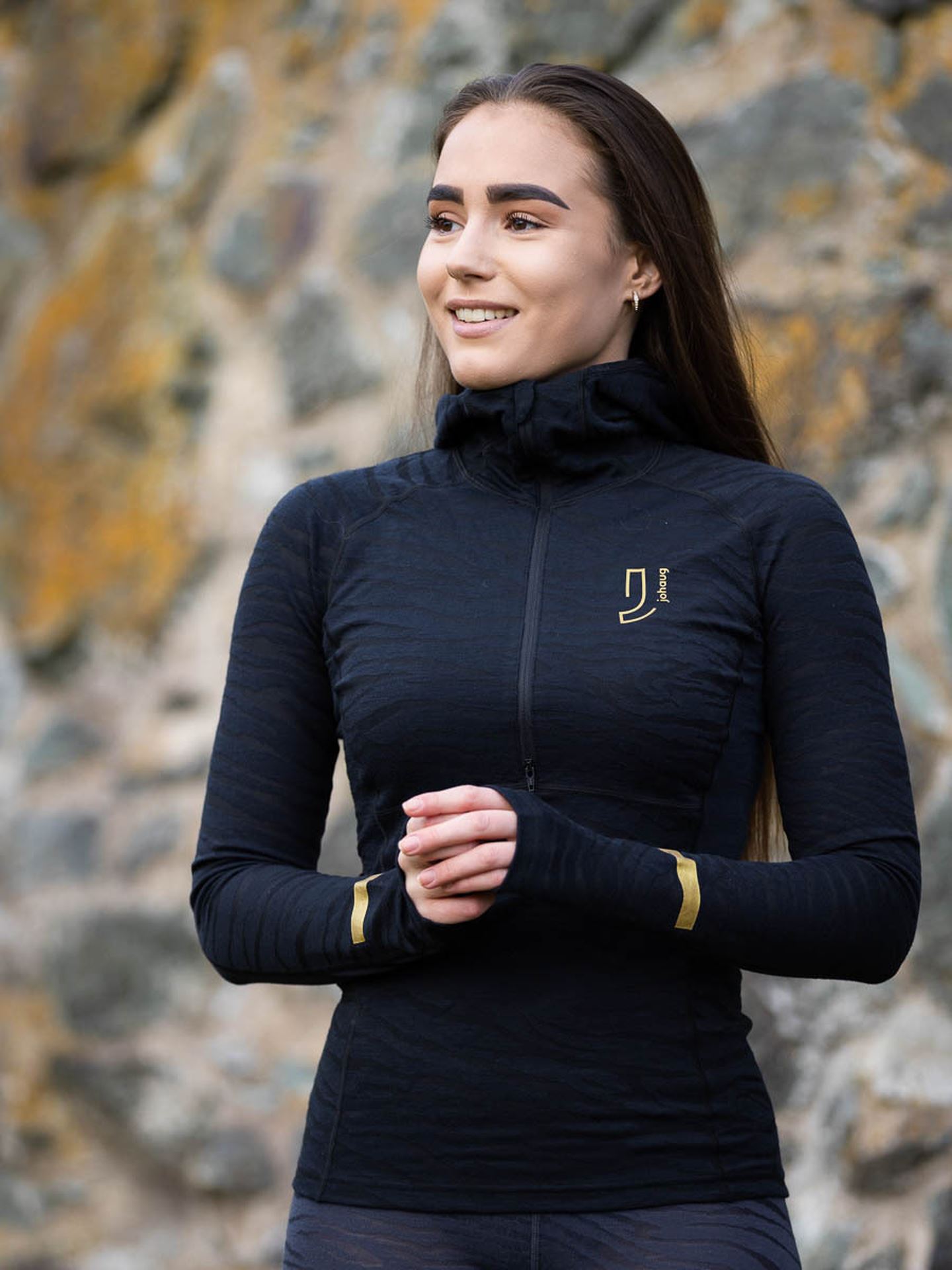 Johaug Advance Tech-Wool Hood - Sort | Getinspired.no