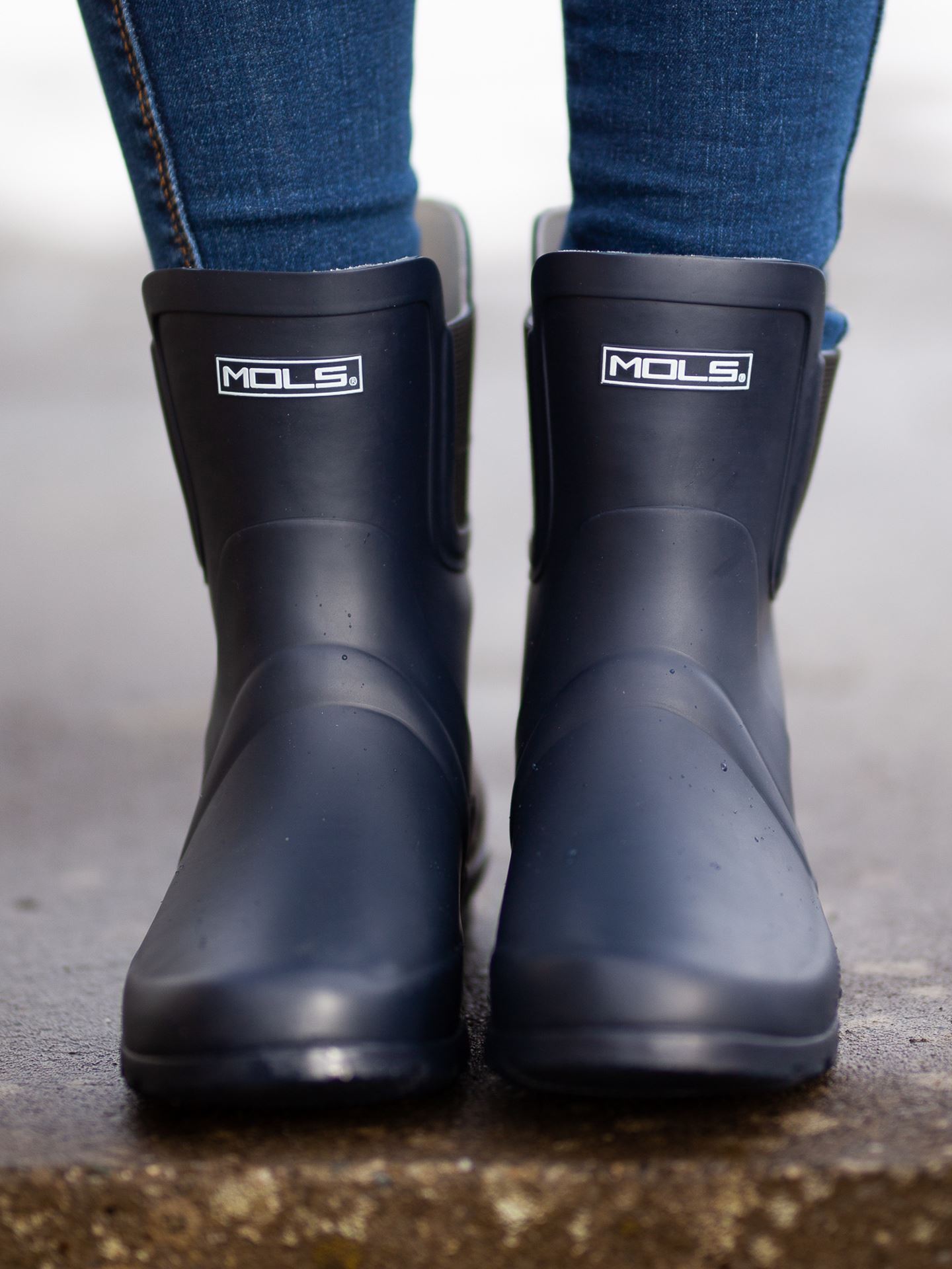 Mols Suburbs W Rubber Boot - Black/Blue | Getinspired.no